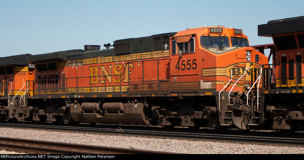 BNSF 4555